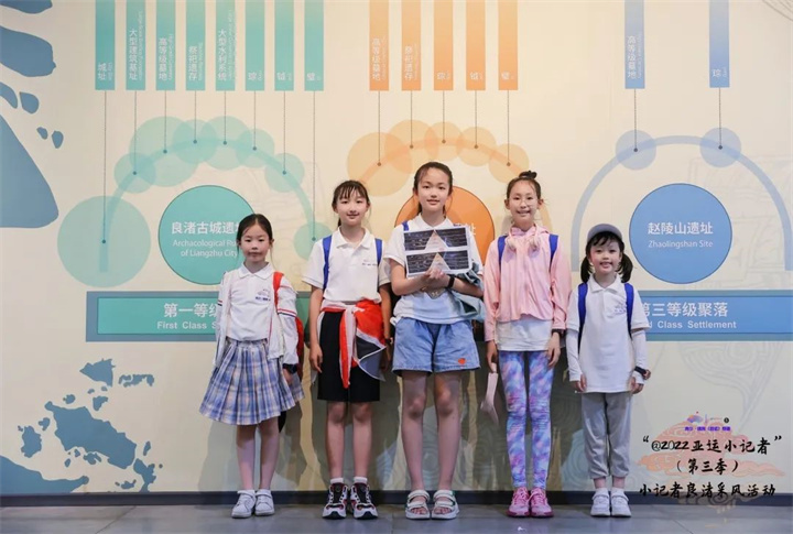 With the related certificates, the little reporters of the Asian Games ...