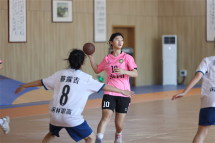 The national excellent handball players from the middle schools ...