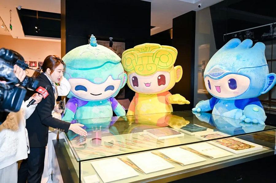 Asian Games mascots visit silk factory in Hangzhou_The 19th Asian Games ...