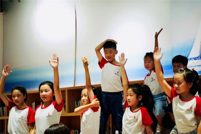 Hangzhou kids explore Asian Games venue with mascots_The 19th Asian ...